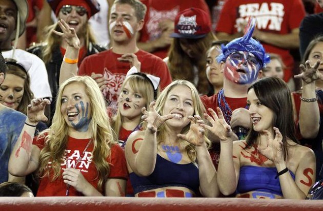 10 Things To Expect At Your First College Football Game | Uloop